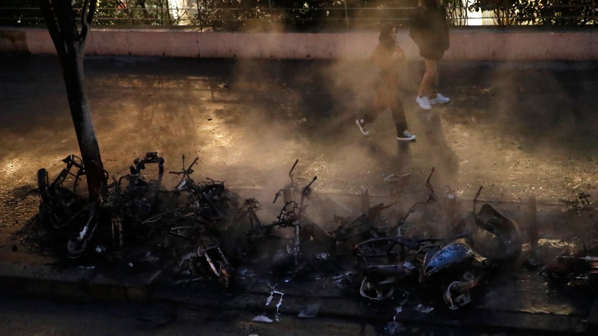 Historic Paris Train Station Evacuated Due to Nearby Fire – NBC10 ...