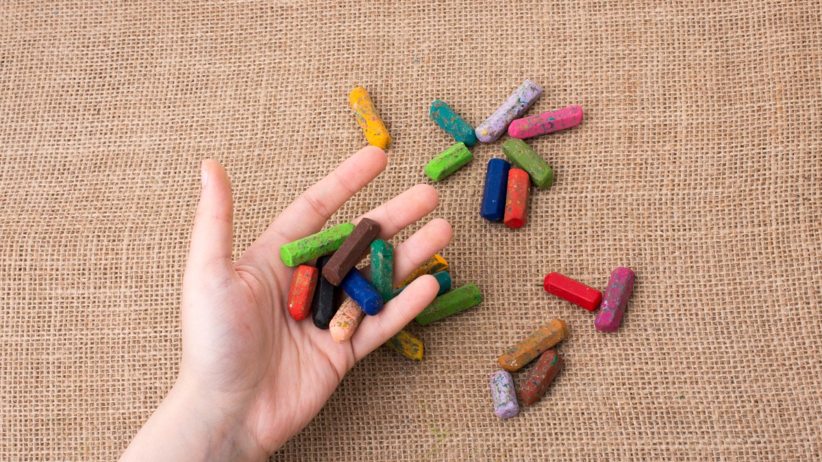 How to Use Broken Crayons to Keep Kids Entertained – NBC10 Philadelphia