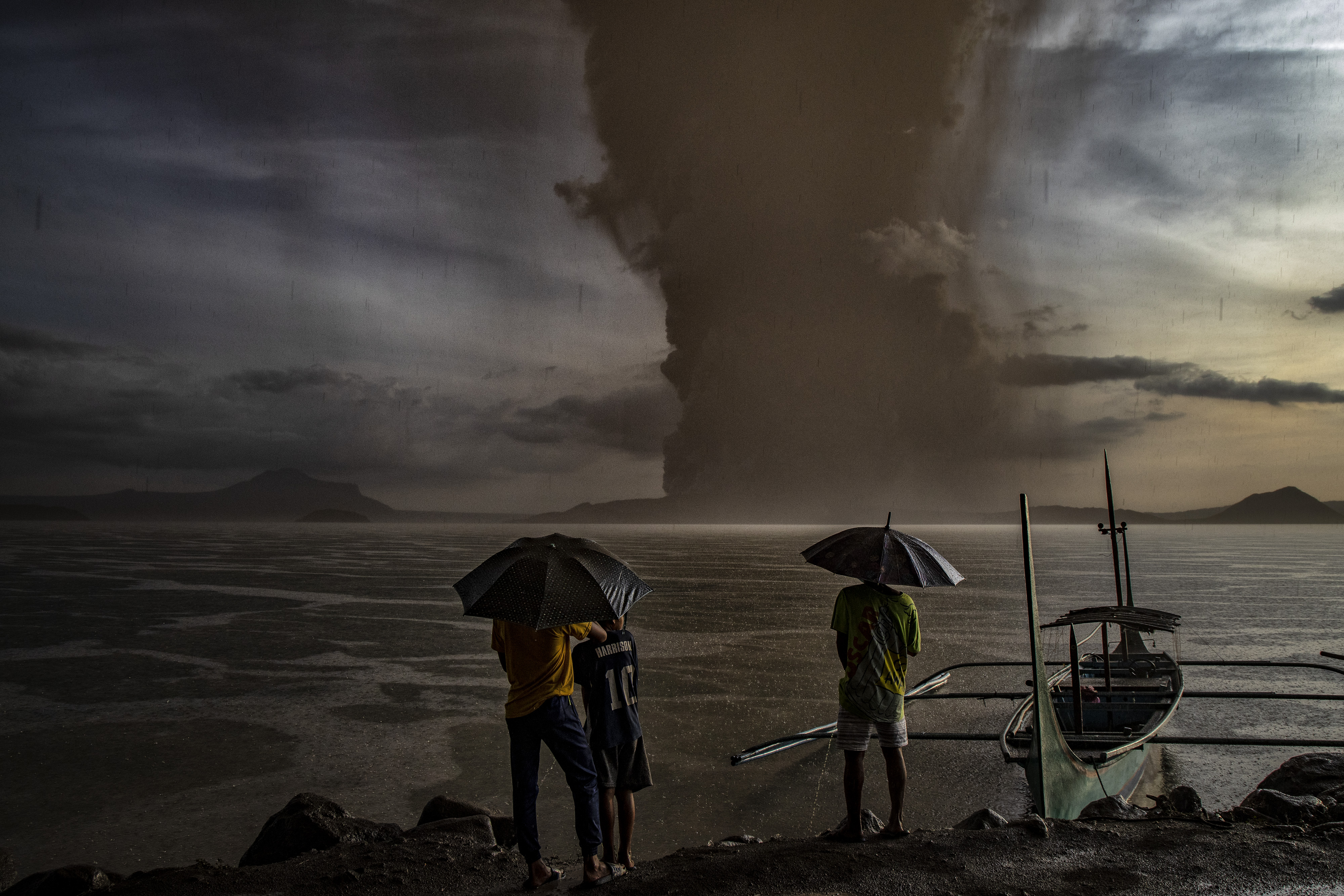 Tiny Volcano Erupts Near Manila, Causing Villagers to Flee – NBC10 ...