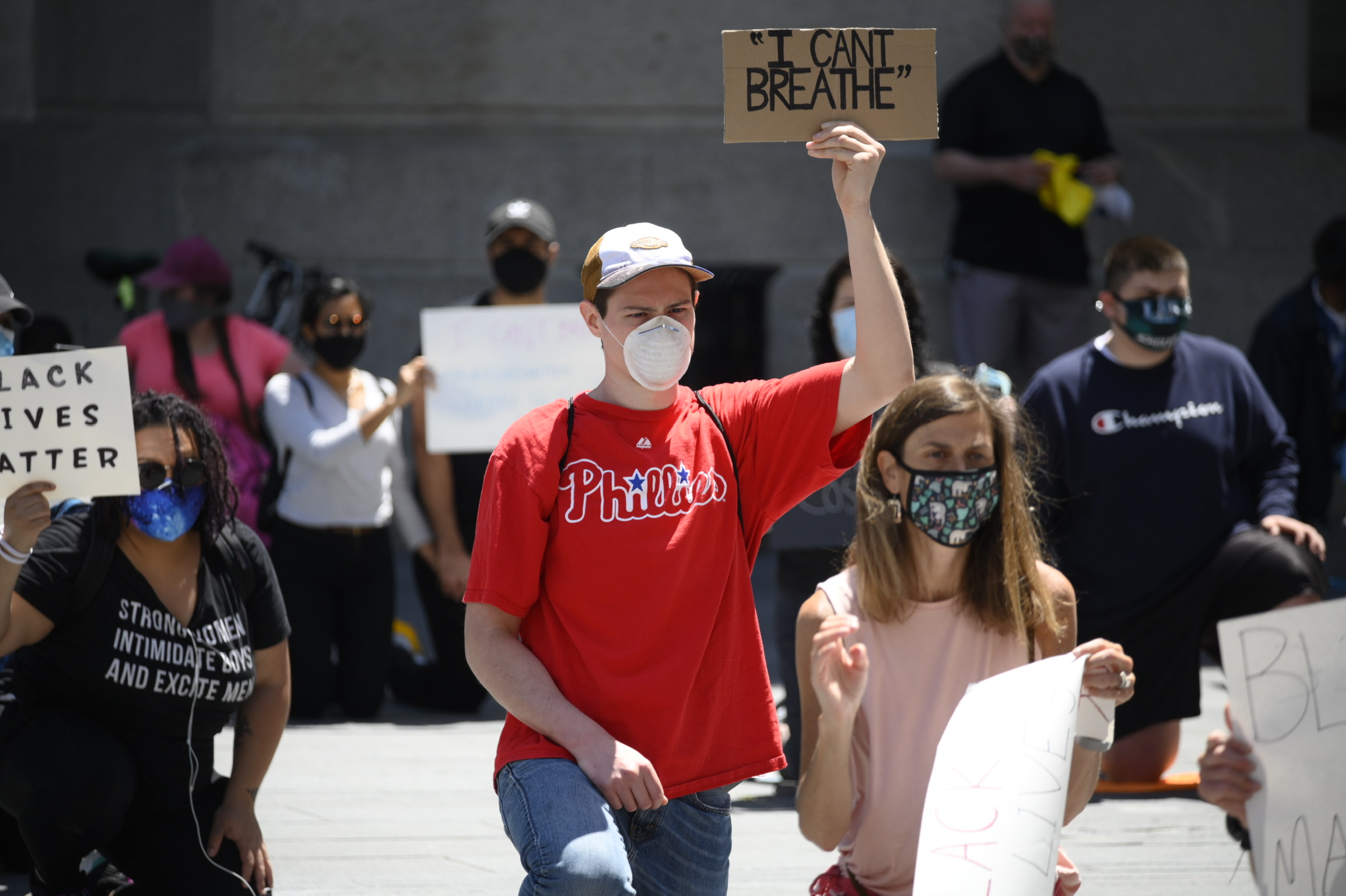 PHOTOS: Looting, Violence Erupt After Peaceful Protest in Philadelphia ...