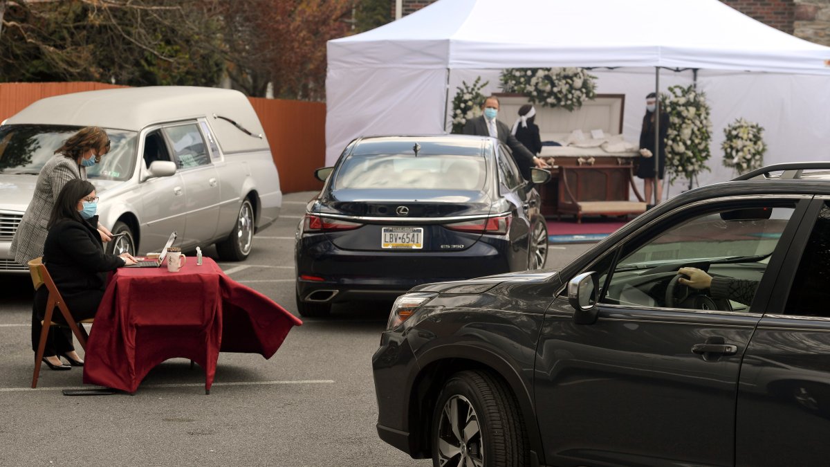 In Coronavirus Pandemic, Drive-Thru Viewings Let Grieving Families ...