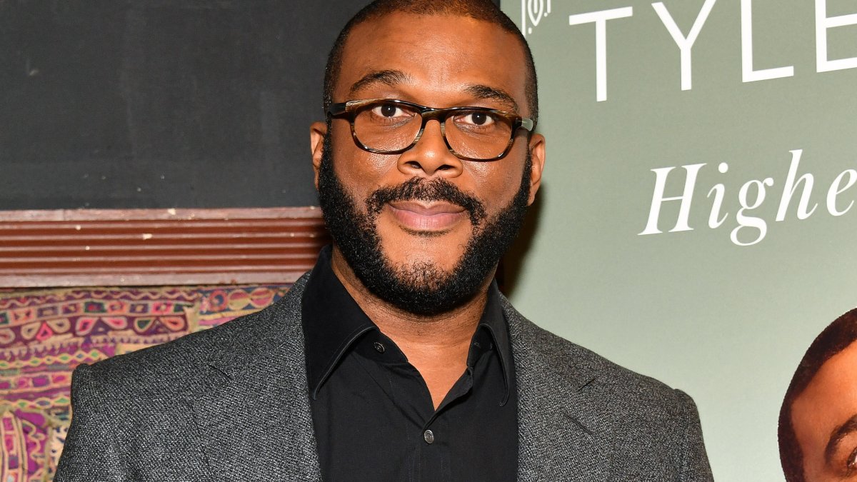 Tyler Perry Buys Groceries for Seniors at Dozens of Supermarkets ...