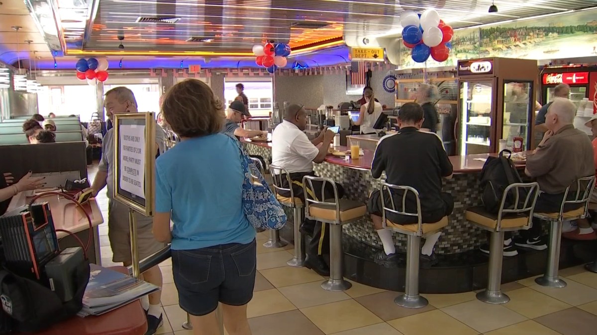 Order Up! South Philly’s Iconic Melrose Diner Welcomes Back Customers ...