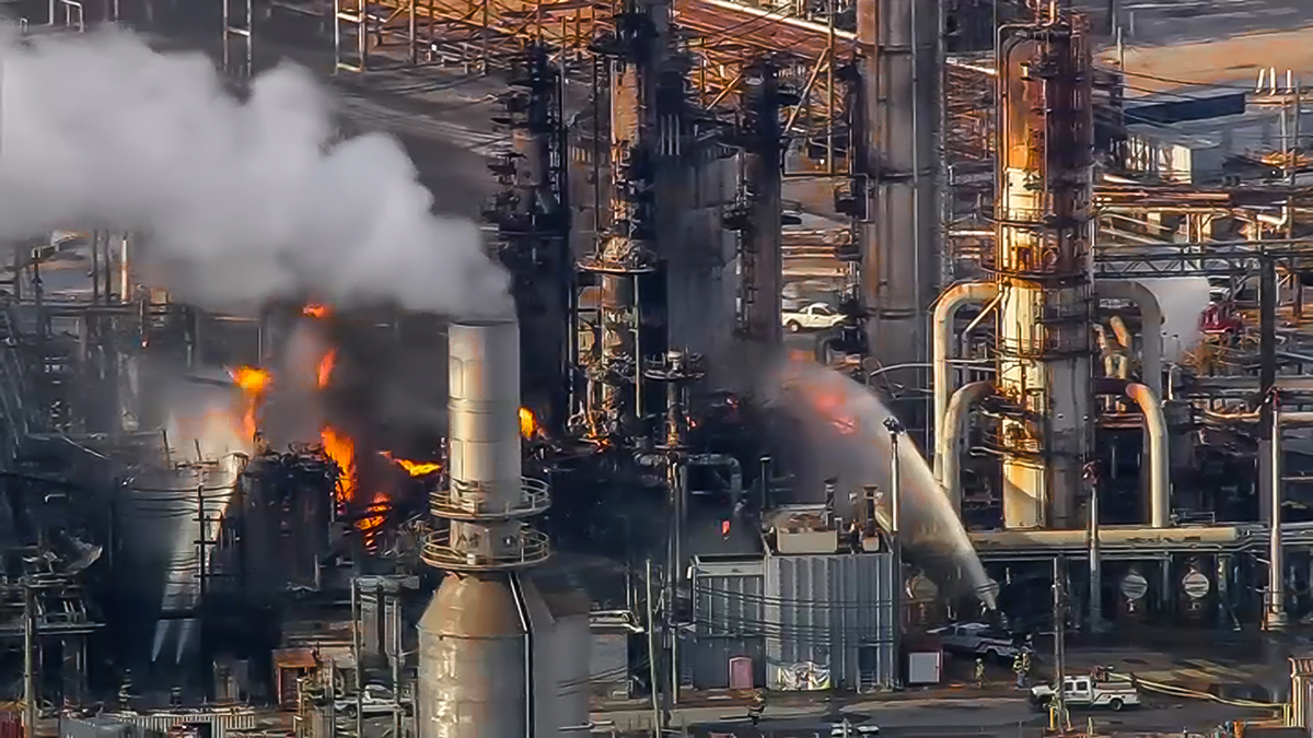 Pictures: South Philadelphia Refinery Explosion and Fire – NBC10 ...