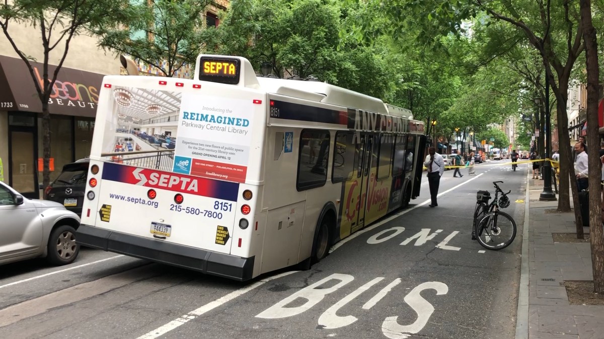 Chestnut Street Sinkhole Swallows Up Wheels of SEPTA Bus – NBC10 ...