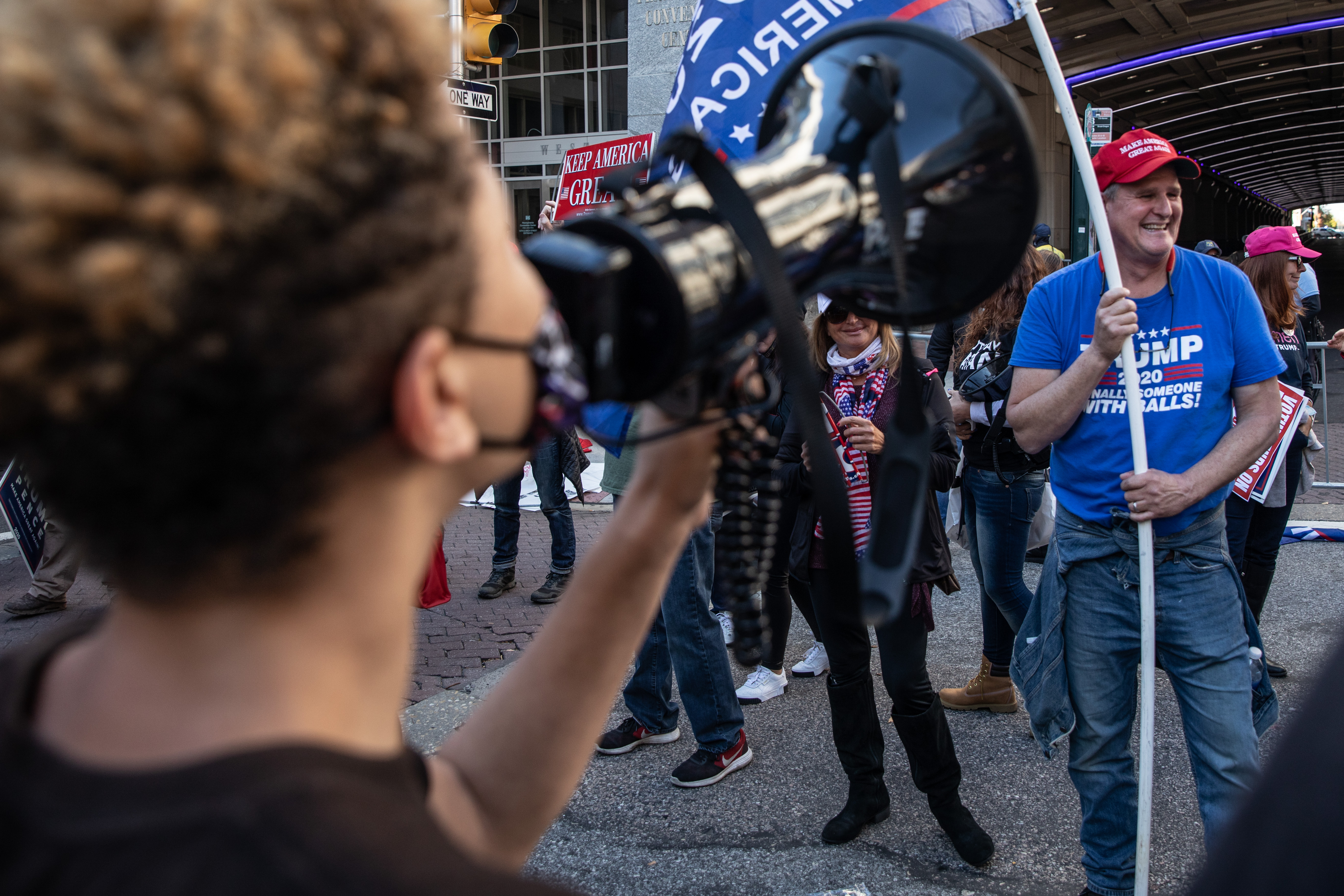 Dueling Demonstrations Outside Philadelphia’s Mail-in Ballot Counting Center – NBC10 Philadelphia