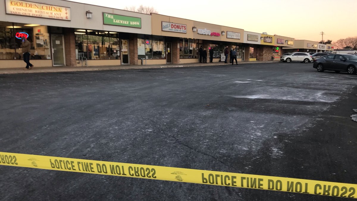 Armed Robbers Shoot Employee Inside Warminster Metro PCS Store – NBC10 ...