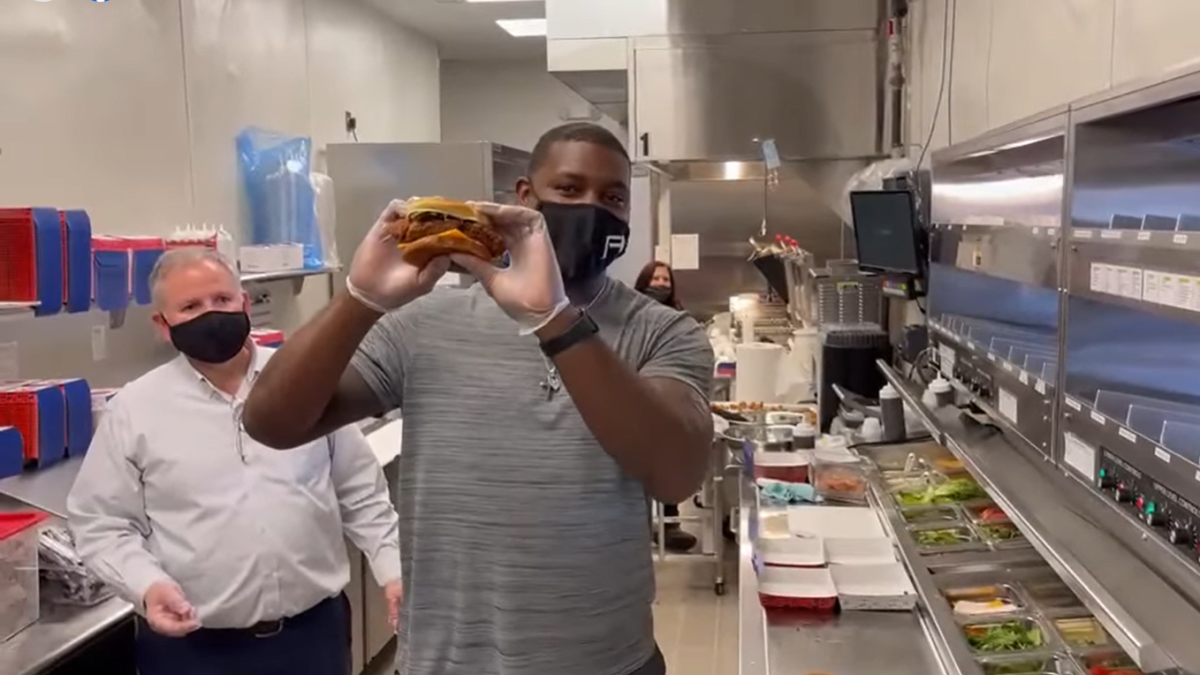 Ryan Howard Serving Up The Big Piece at New Restaurant in Jersey ...