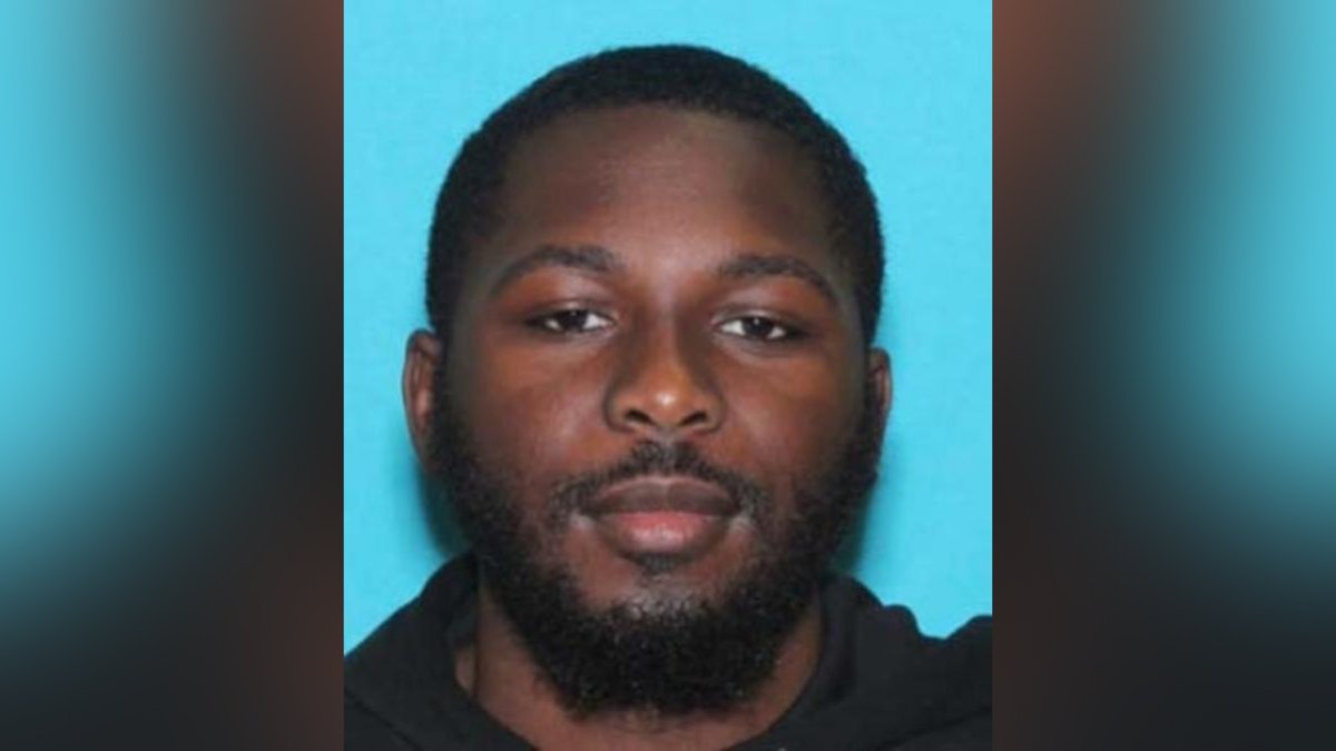 FBI Joins Search for Justin Smith Accused of Killing Pregnant Dianna ...