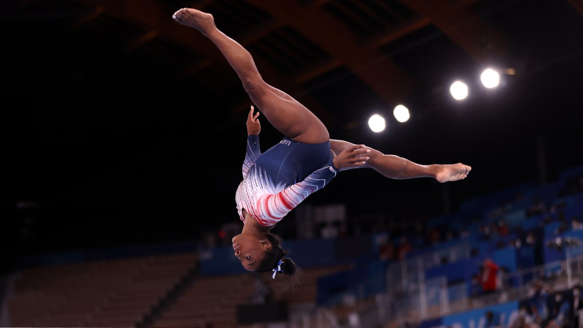Olympics: Celebrities React to Simone Biles’ Balance Beam Routine ...
