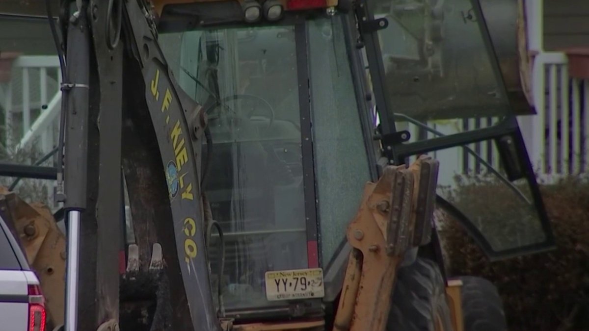 WATCH: Driver in Backhoe Goes on Rampage in Vineland – NBC10 Philadelphia