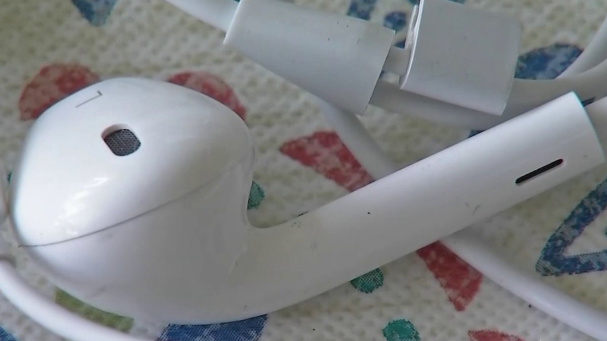 Your Earbuds Could Be Holding a Dirty Secret, Doctors Say – NBC10 ...