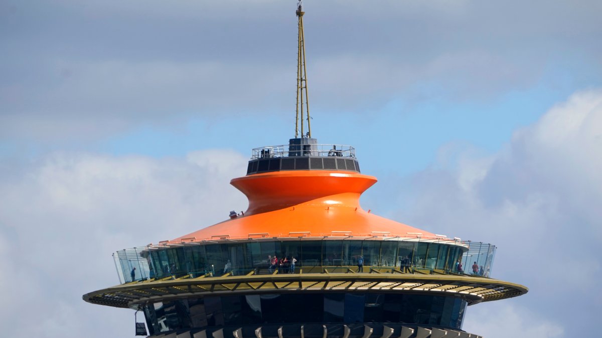 Seattle’s Space Needle Painted Original Gold for Anniversary – NBC10 ...