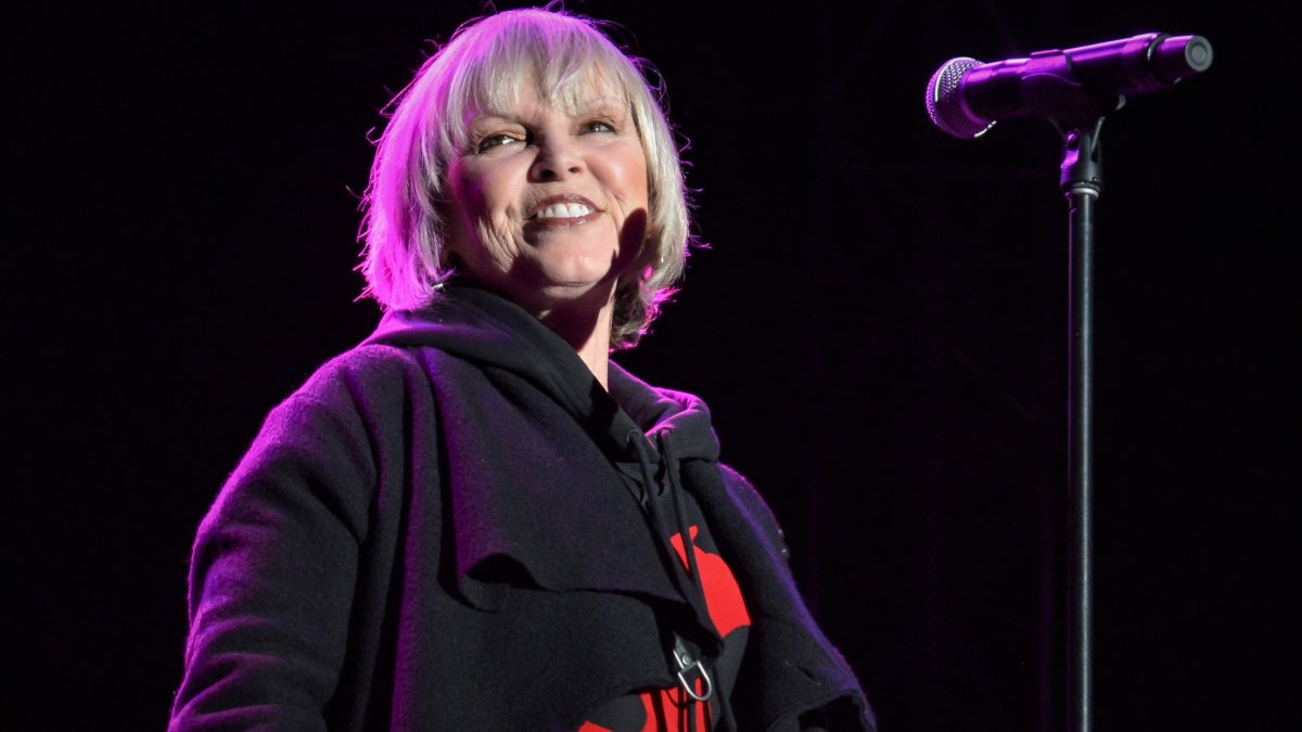 Pat Benatar Says She Isn’t Performing ‘Hit Me With Your Best Shot’ in ...