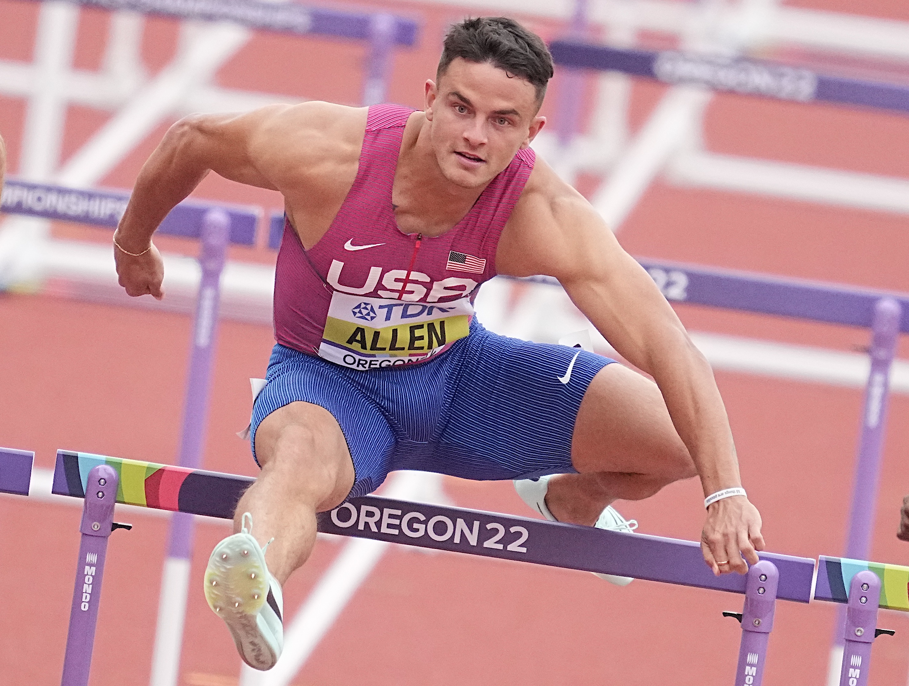 Eagles’ Devon Allen Chases Hurdles Gold at Worlds, Then Off to NFL ...