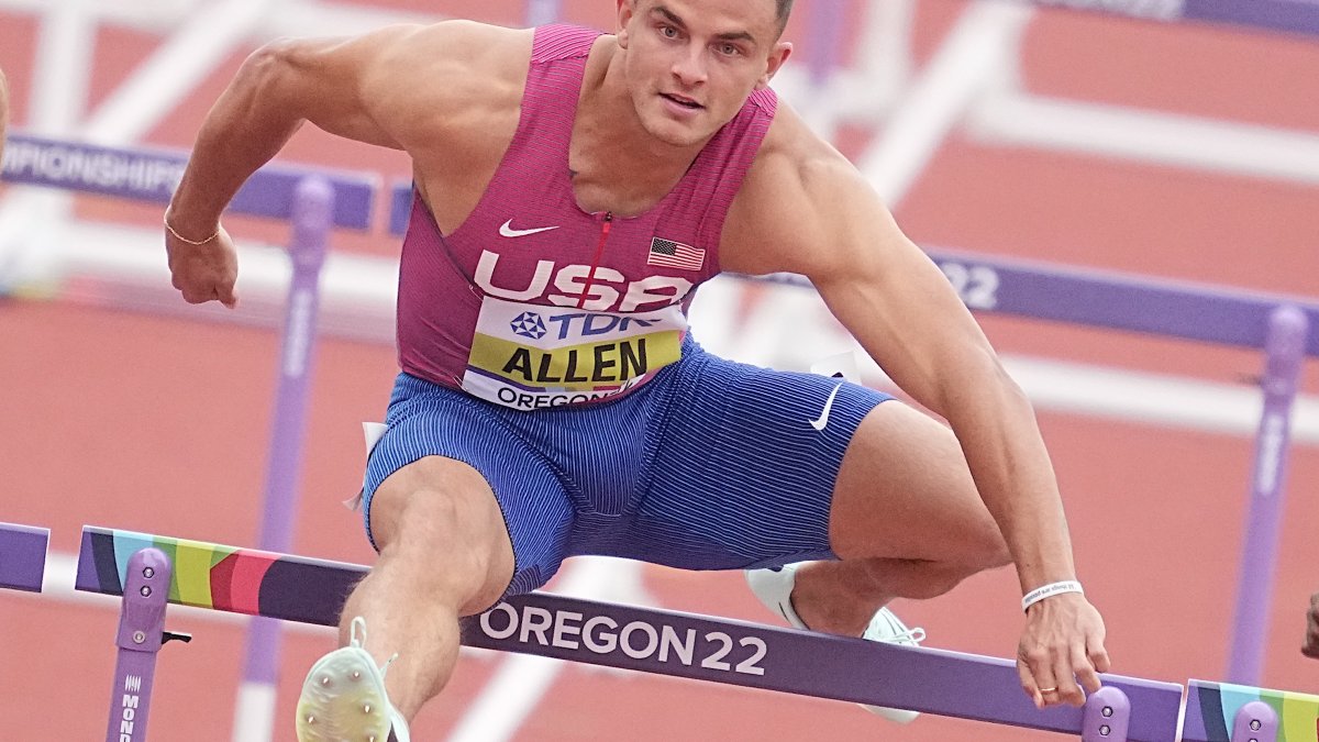 Eagles’ Devon Allen Chases Hurdles Gold at Worlds, Then Off to NFL ...