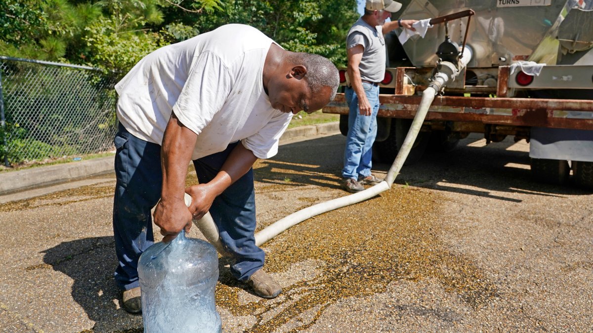 Water Crisis in Jackson, Mississippi Forces Residents to Find ...