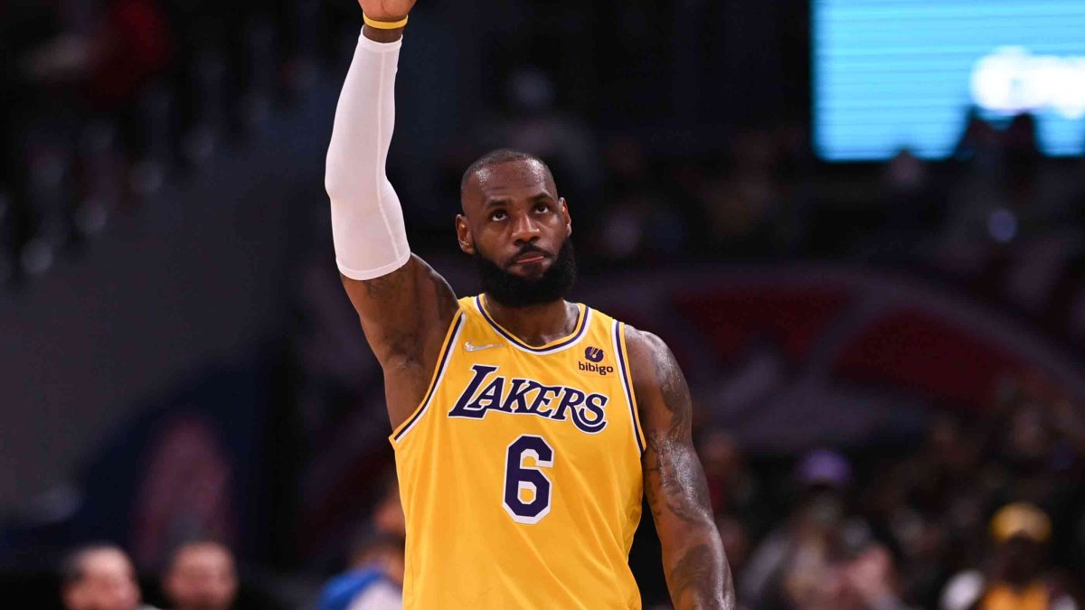 LeBron James, NBA Players to Be Grandfathered in With Bill Russell’s No ...