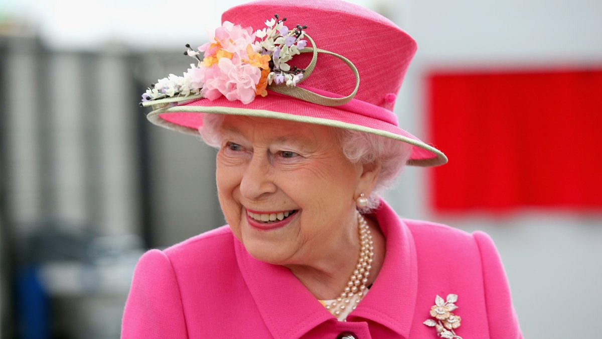 Why Queen Elizabeth Always Wore Bright Colors – NBC10 Philadelphia