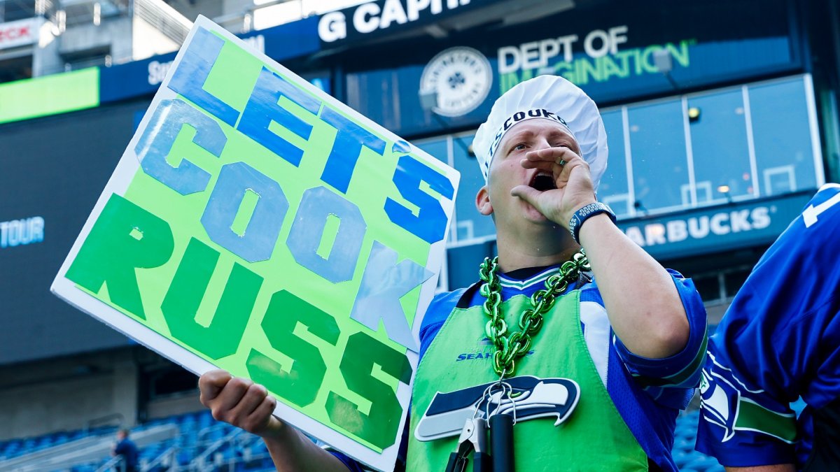 WATCH: Russell Wilson Booed by Seahawks Fans in Return to Seattle ...