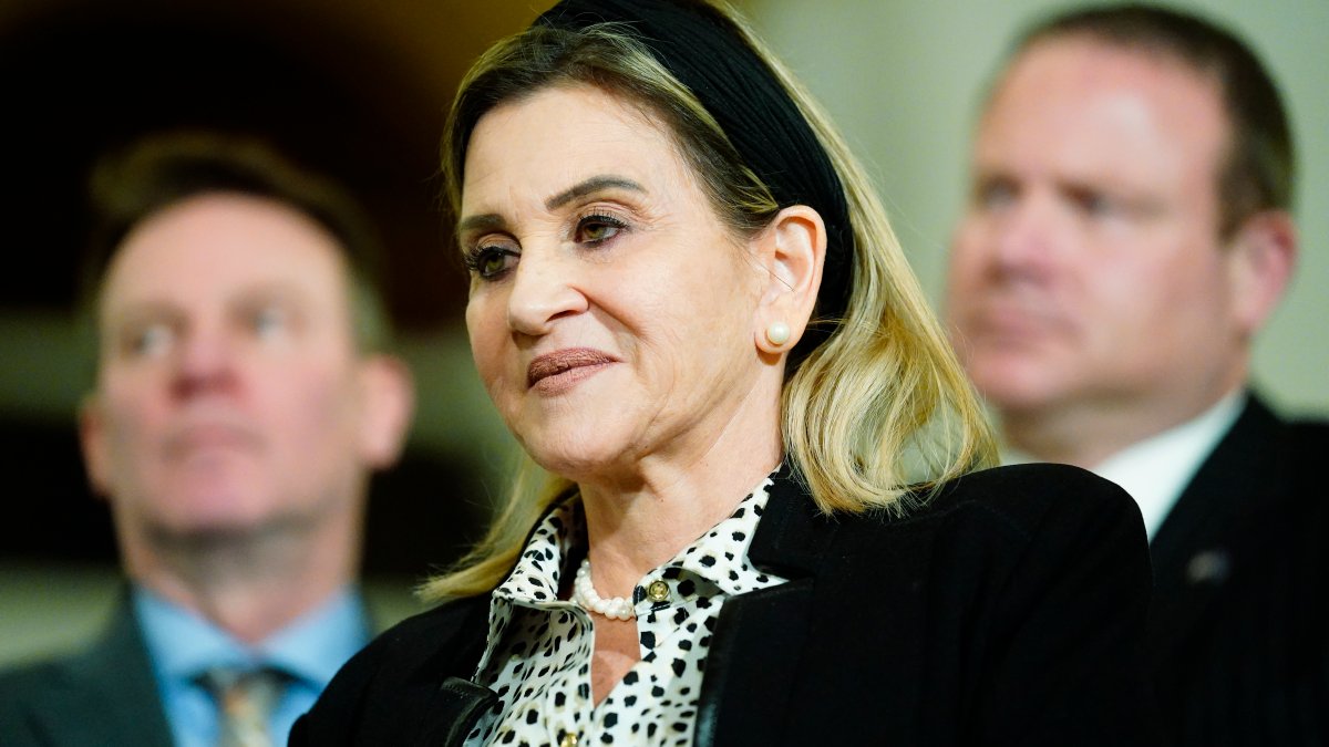 Kim Ward Begins Brief Pa. Lieutenant Governor Term as Fetterman Goes to ...