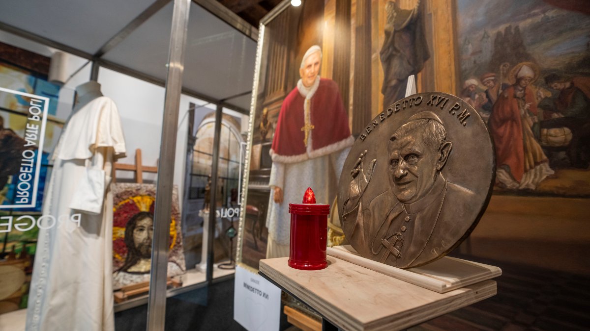 Pope Emeritus Benedict XVI to Be Buried With Account of Papacy – NBC10 ...