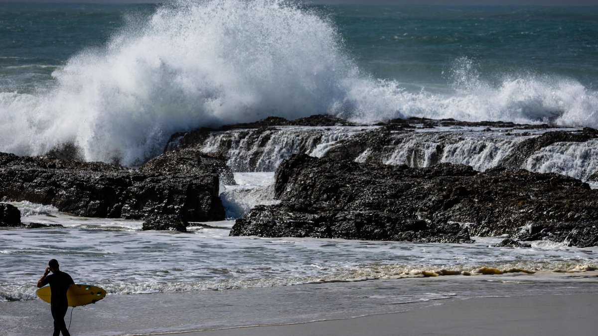 Helicopters Collide, Killing 4, Over Australian Beach – NBC10 Philadelphia
