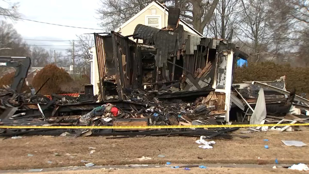 Pompton Lakes Fiery House Explodes; 5 Firefighters Inside – NBC10 ...