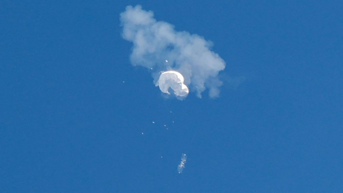 See the Close-up Photo of the Chinese Spy Ballon Taken by a US Pilot ...