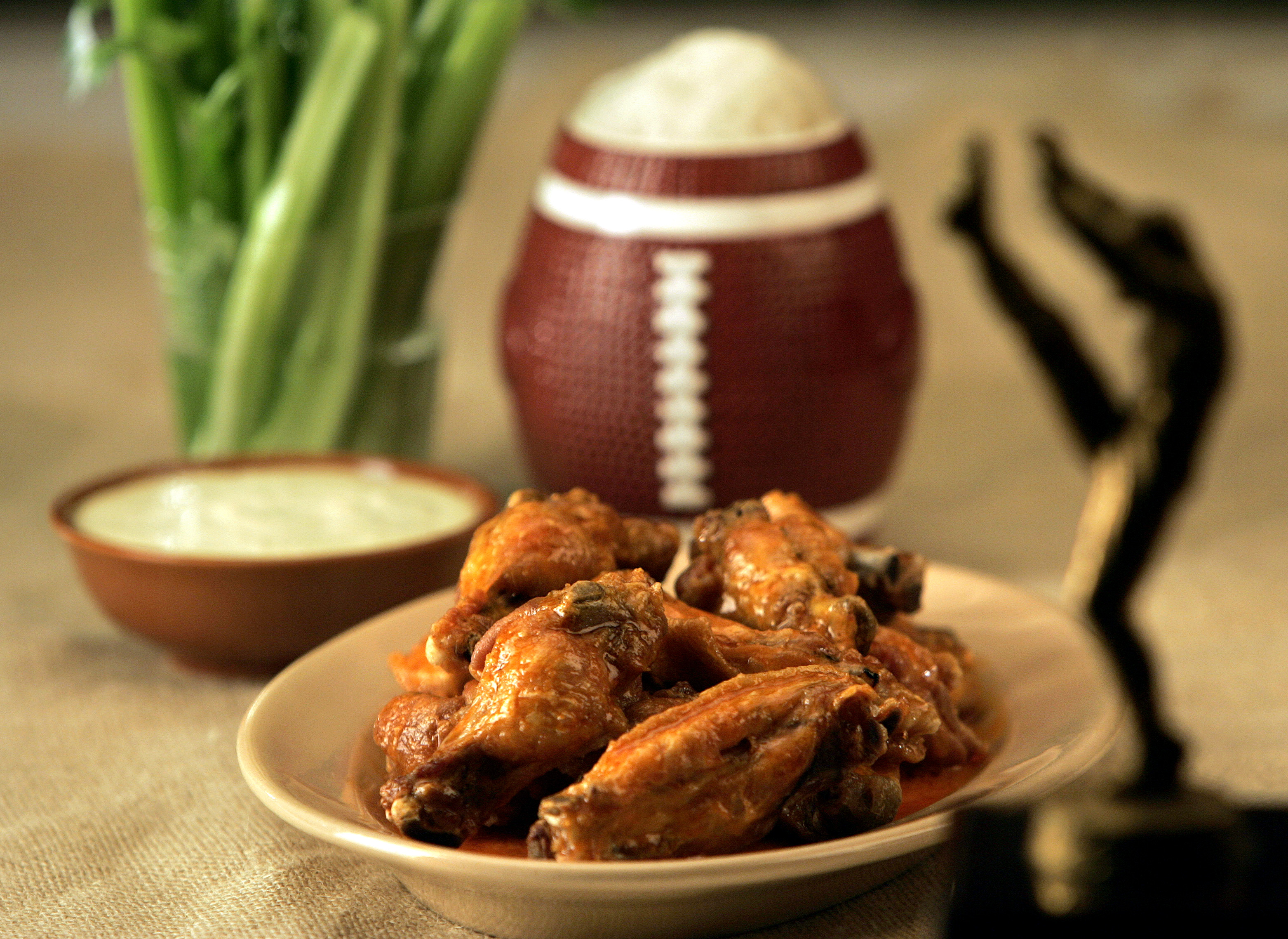 Chicken Wing, Guac Prices Drop in 2023 Ahead of Super Bowl 57 – NBC10 ...