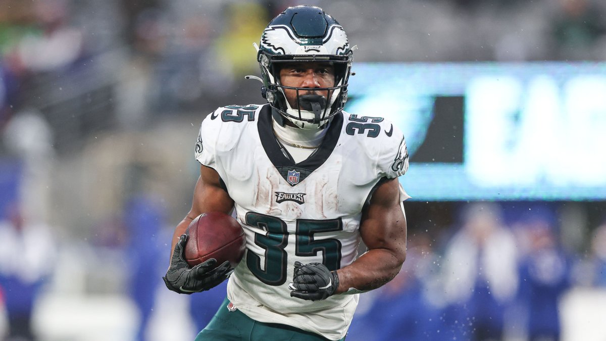 Former Eagles running back Boston Scott announces his retirement ...