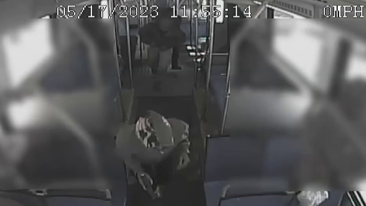 Video Shows Attack, Shooting on SEPTA Bus – NBC10 Philadelphia Video Shows Attack, Shooting on SEPTA Bus – NBC10 Philadelphia