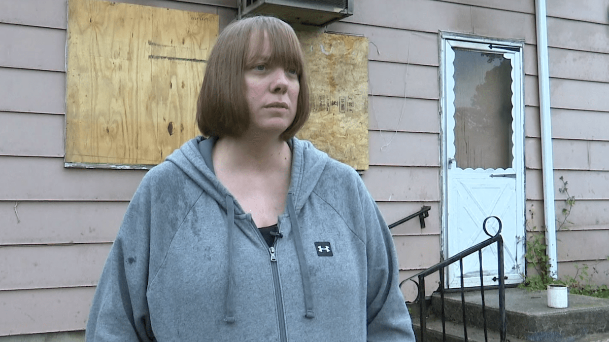 911 dispatcher answers call that her own house was on fire – NBC10 ...