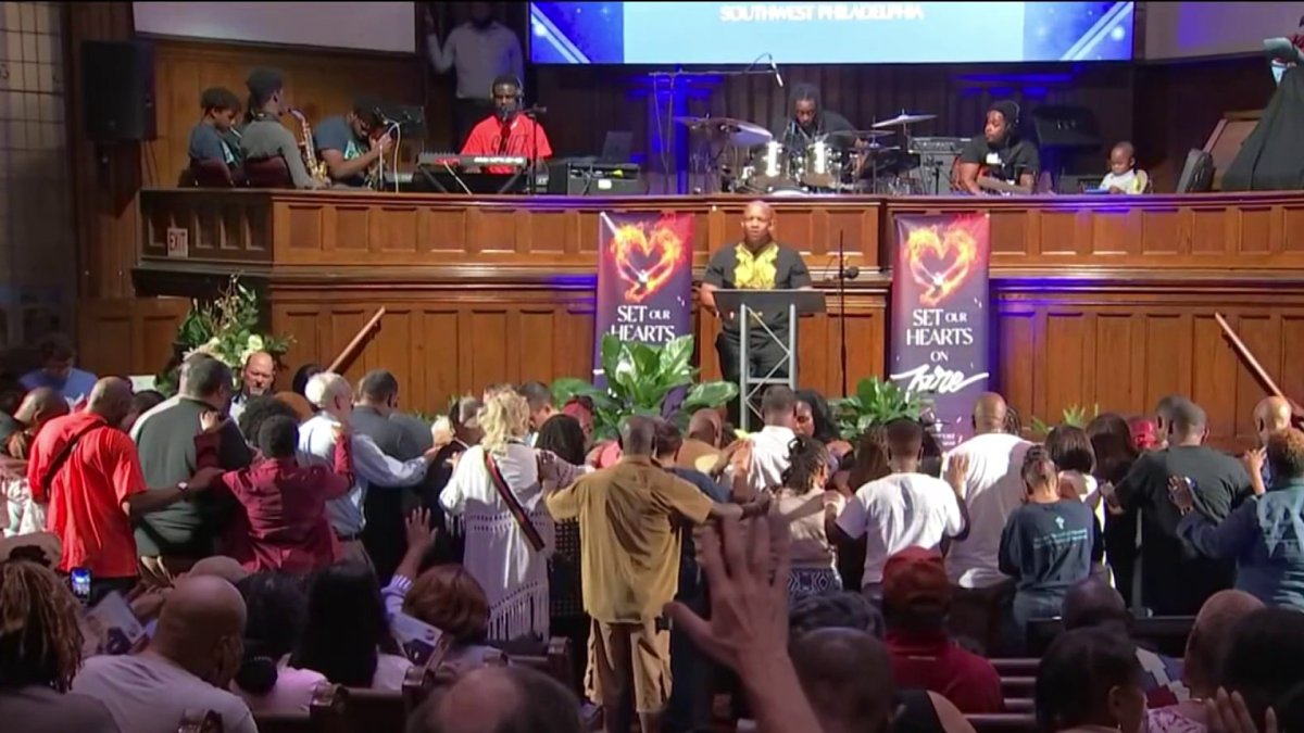 Mourners attend vigil for victims of Kingsessing mass shooting – NBC10 ...