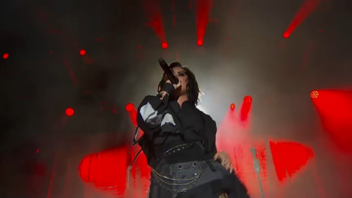 WATCH: Demi Lovato opens her Wawa Welcome America show with ‘Confident ...