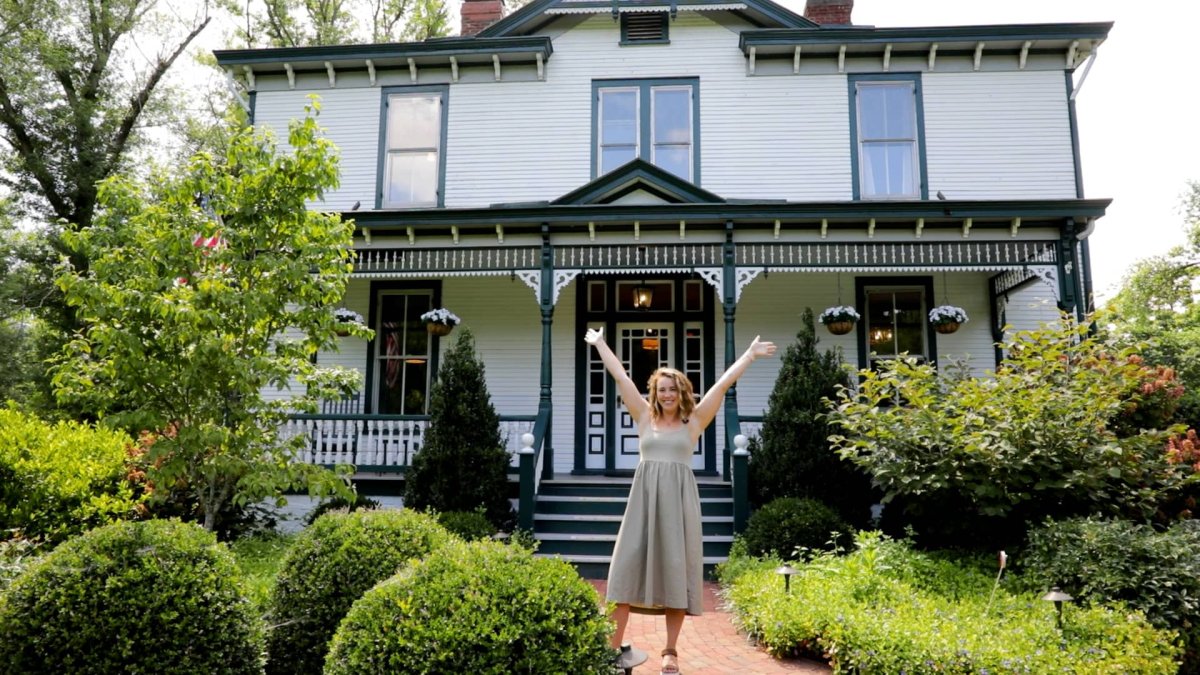 This 32-year-old scaled her side hustle into a business on track to ...
