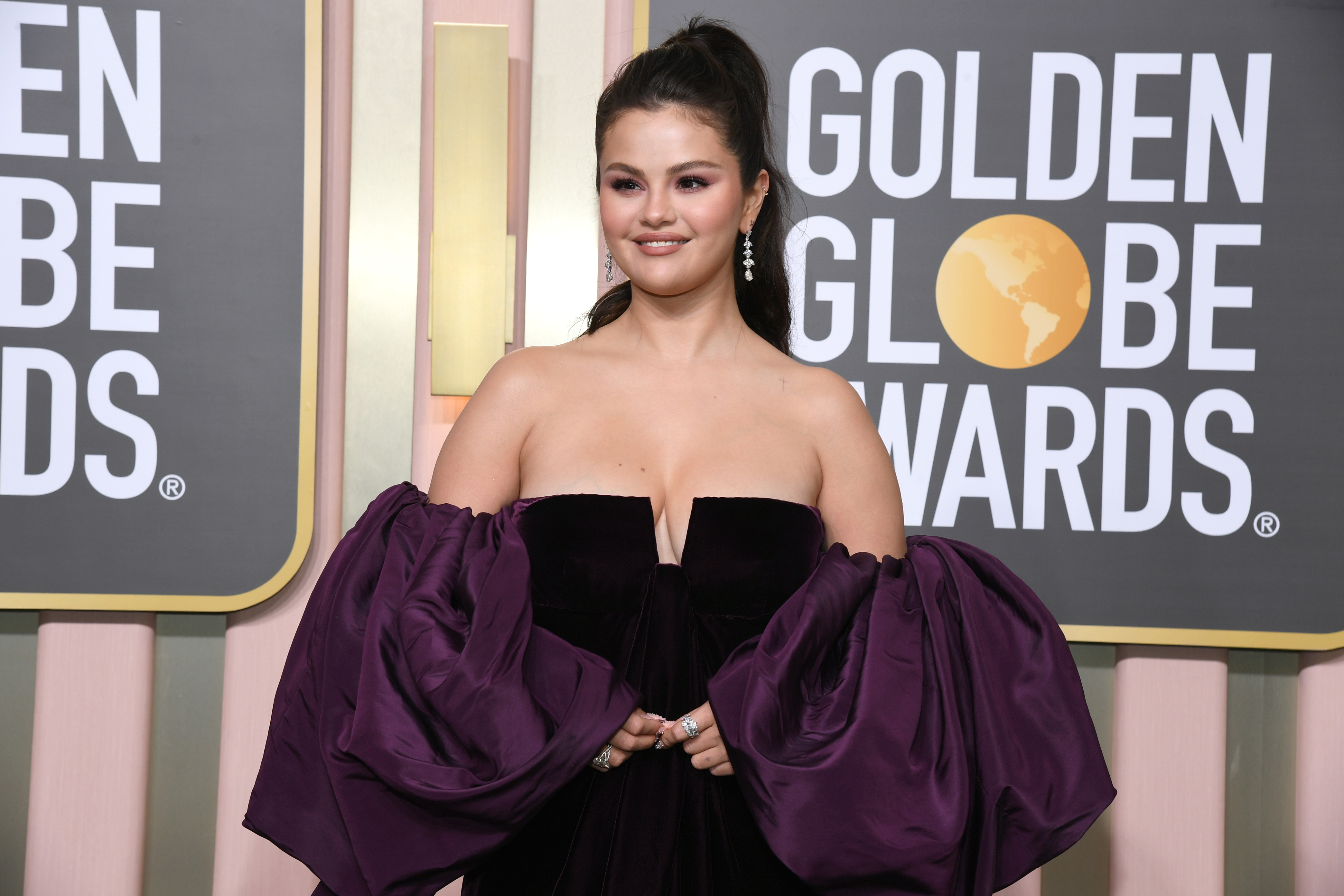 Selena Gomez on the mend after breaking hand – NBC10 Philadelphia