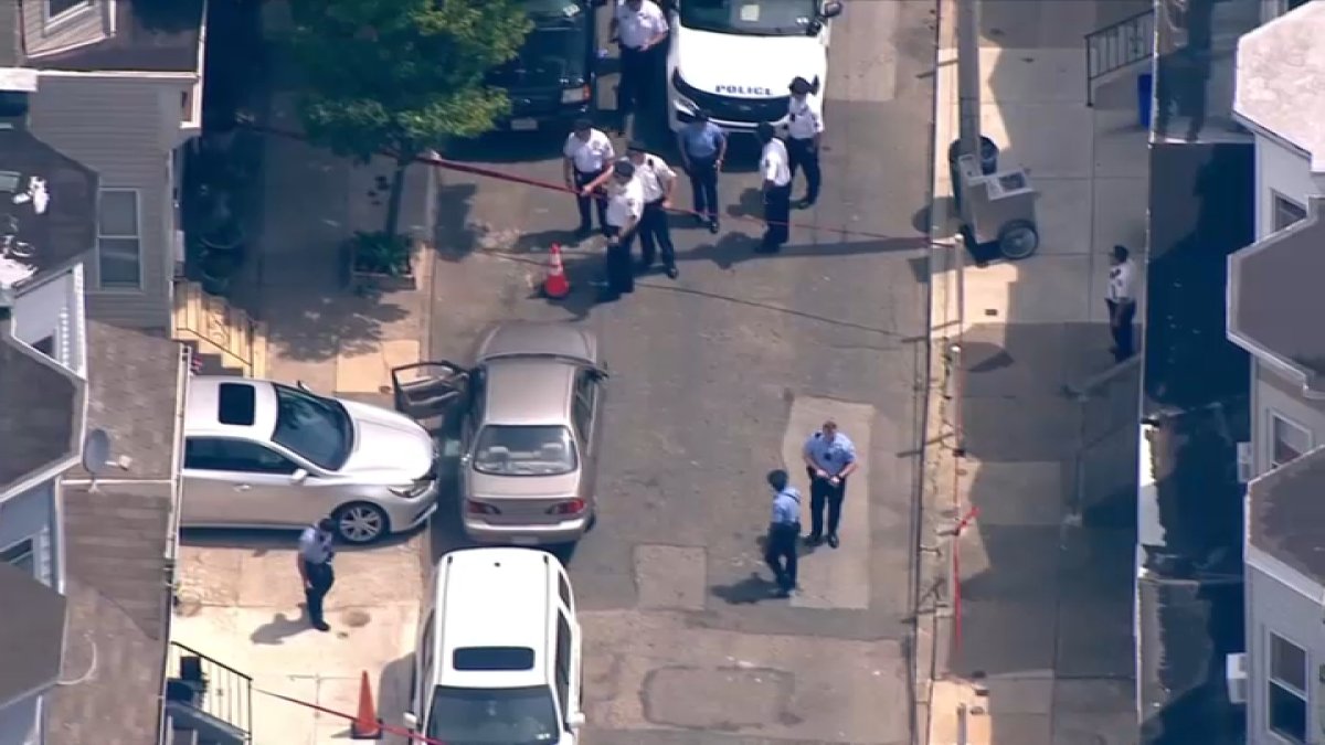 Philadelphia Police Officer Shoots Kills Man With Knives Cops Nbc10