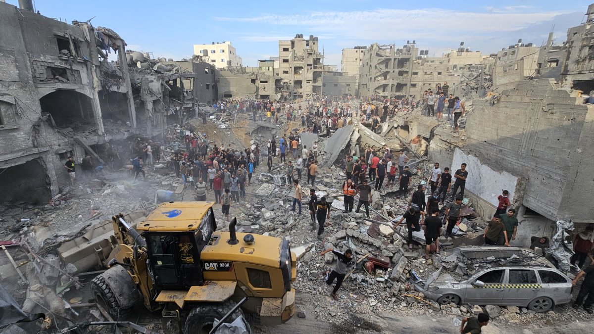 Israeli airstrikes level apartments in Gaza refugee camp – NBC10 ...