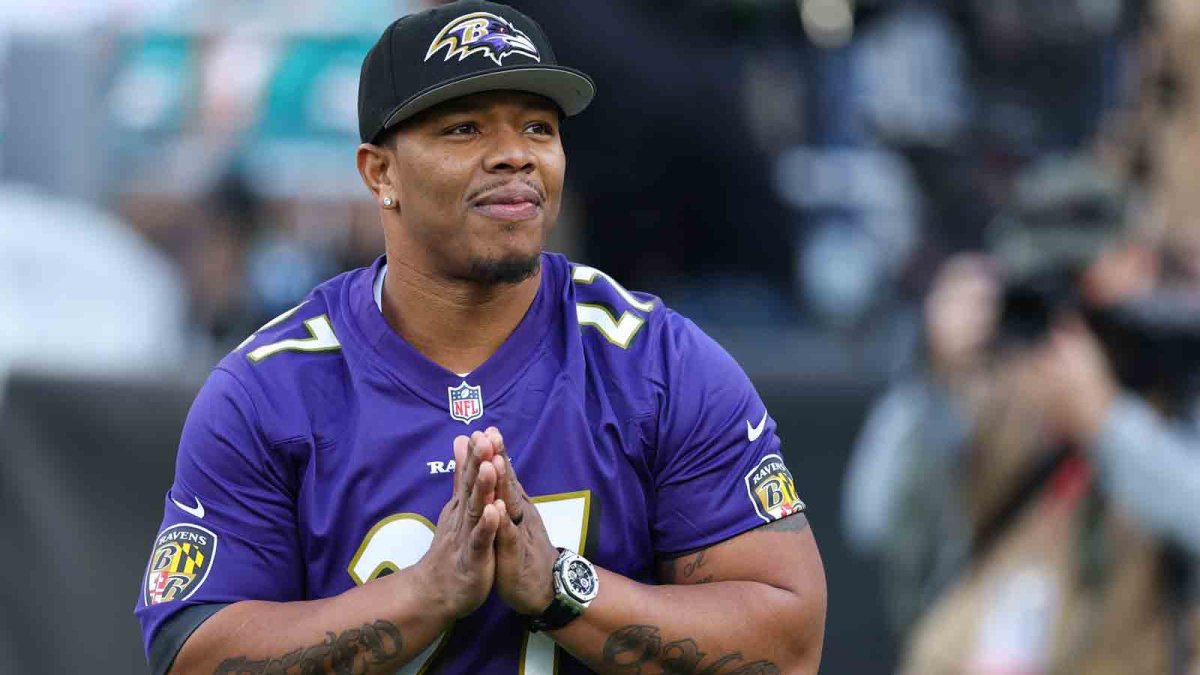 Baltimore Ravens honor Ray Rice before game against Miami Dolphins ...