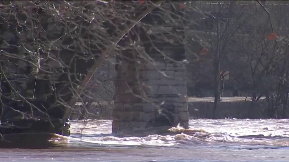 Sections of Kelly Drive still blocked off as road is still partially ...