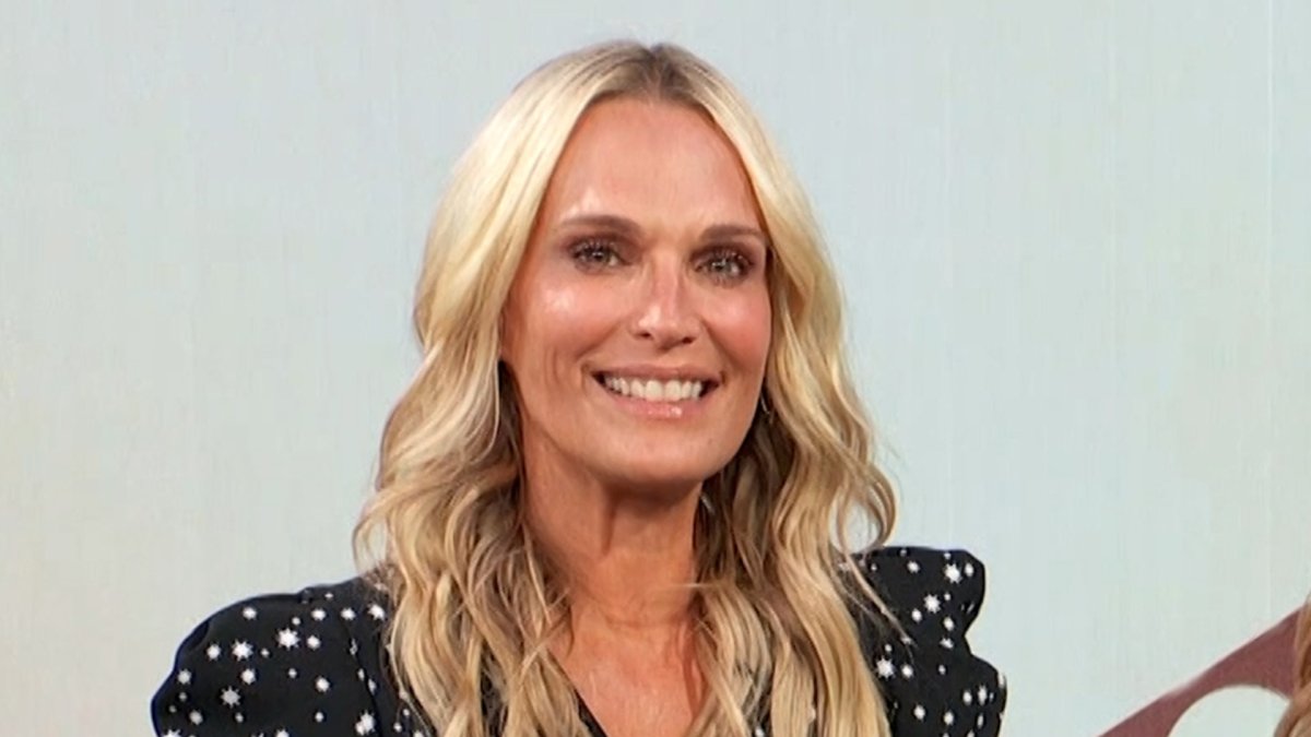 Molly Sims shares how she overcame ‘serious problem’ with her skin ...