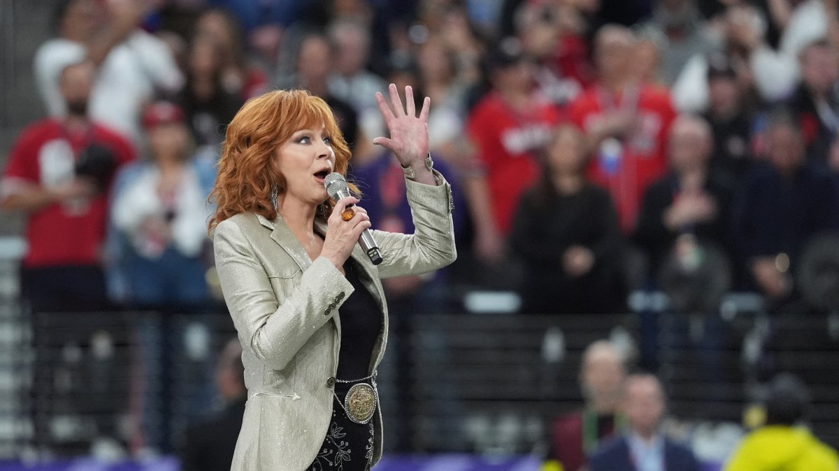 Watch Reba McEntire sing the national anthem – NBC10 Philadelphia