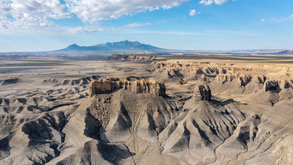 19-year-old dies after falling from Utah cliff while taking photos ...