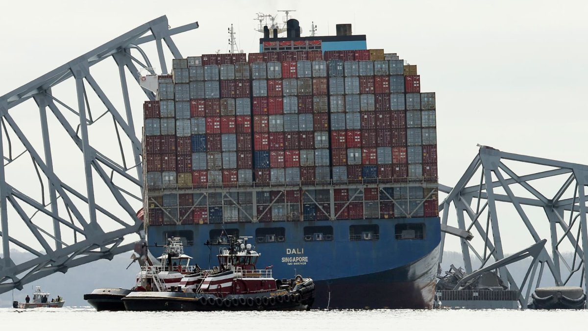 Baltimore engineers begin clearing bridge wreckage to reopen channel ...