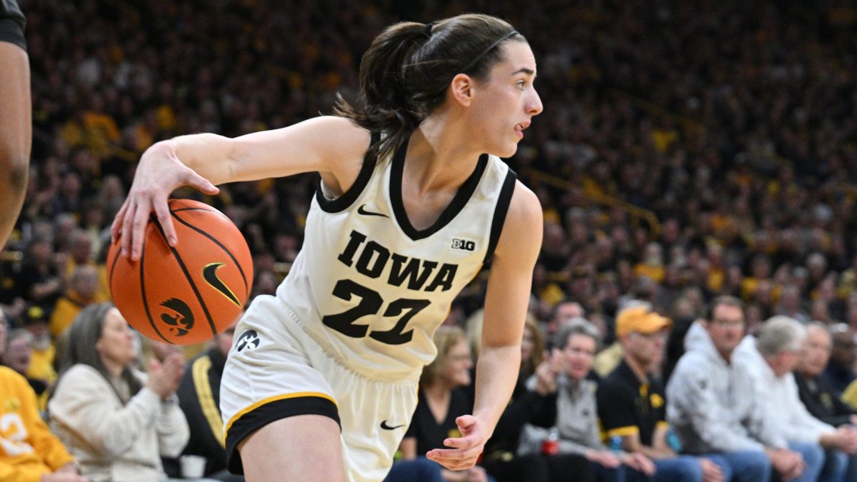 Caitlin Clark surpasses Pete Maravich for all-time NCAA scoring record ...