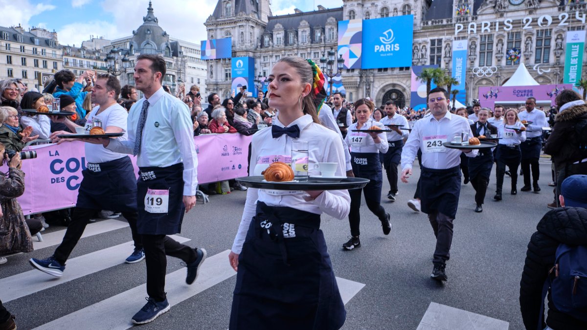 Paris waiters race returns ahead of 2024 Olympics – NBC10 Philadelphia