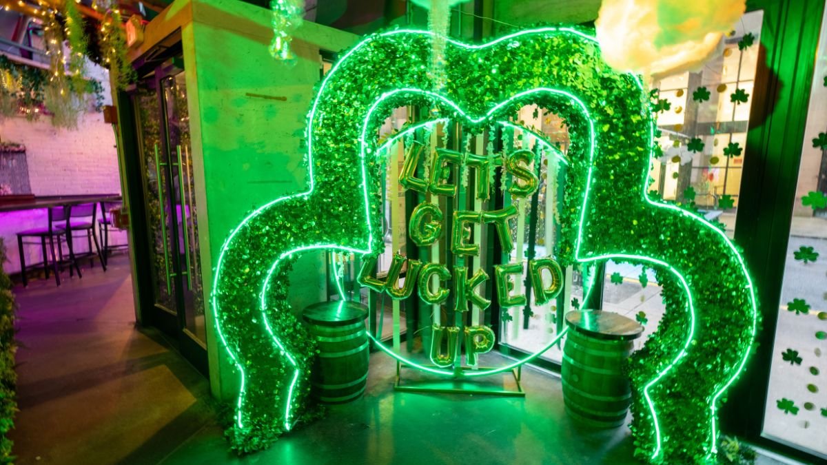 Inside Green Elephant, a St. Patrick’s theme pop-up bar in Philly ...