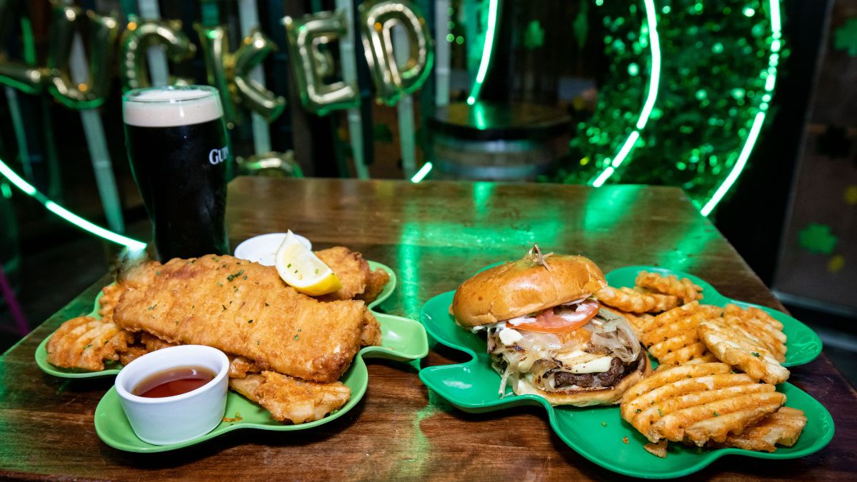 Inside Green Elephant, a St. Patrick’s theme pop-up bar in Philly ...