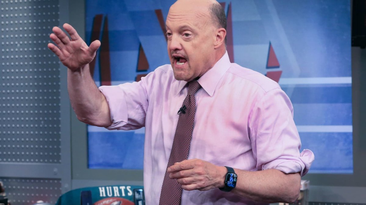 Continued job growth could help ward off a recession, Jim Cramer says ...